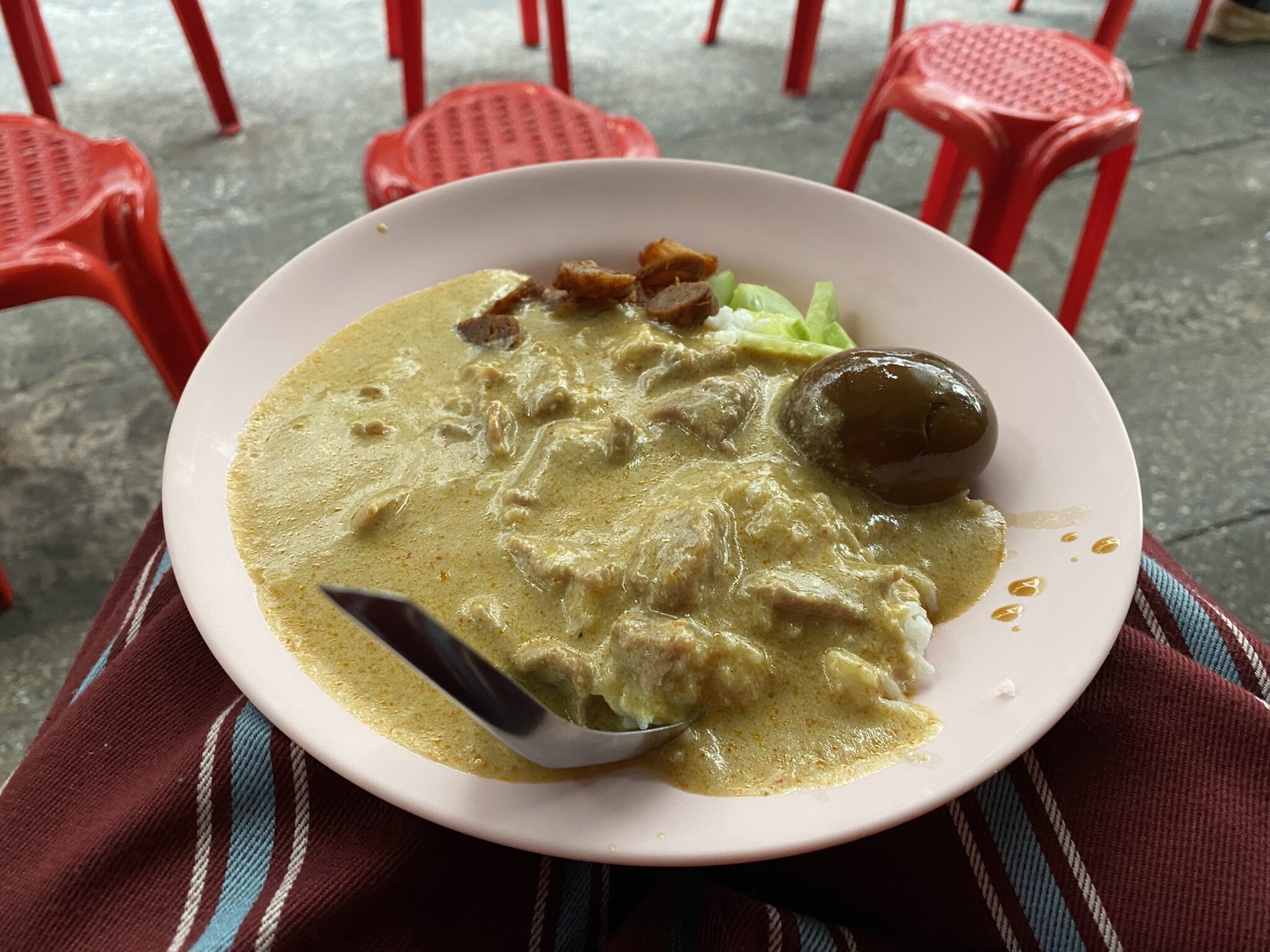 【タイ・バンコク】レッドカレーが安くて激ウマな屋台を紹介｜JEK PUI | フジの旅log