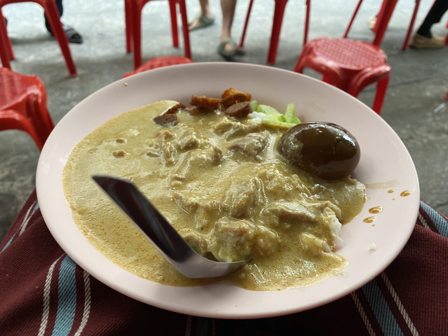 【タイ・バンコク】レッドカレーが安くて激ウマな屋台を紹介｜JEK PUI | フジの旅log